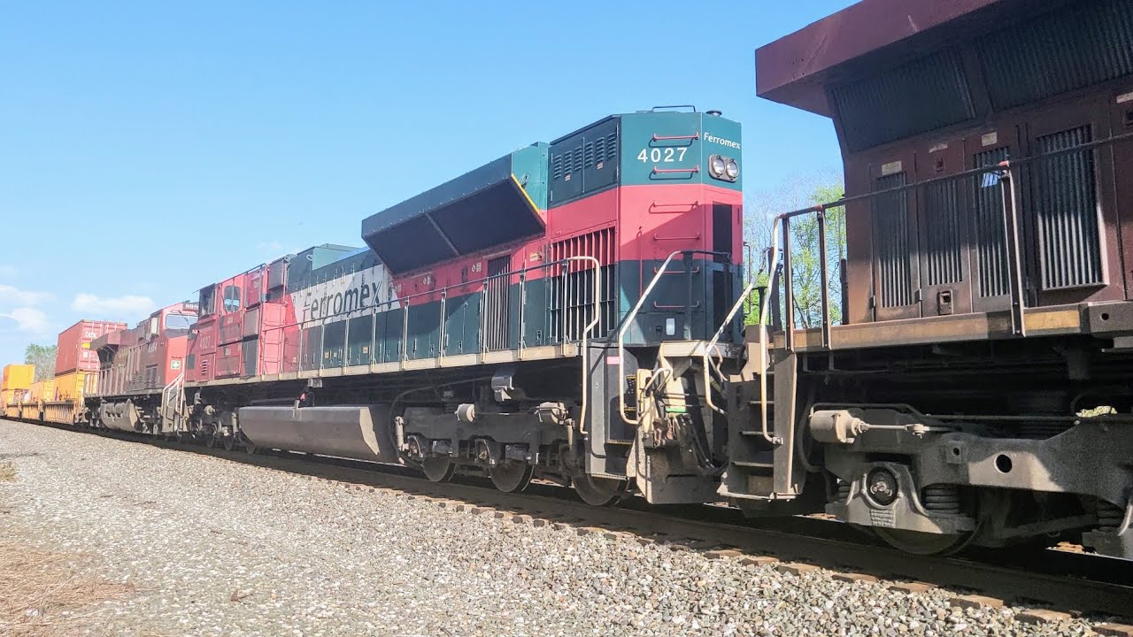 CSX I165 - FXE SD70ACe #4027 sandwiched between 2 CP Gevo's - Madison Ohio in April 2024 - YouTube