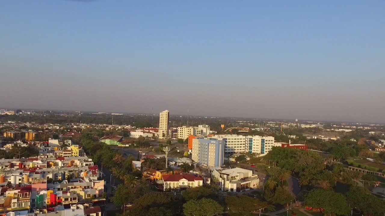 Volando en parque la choca Villahermosa - YouTube