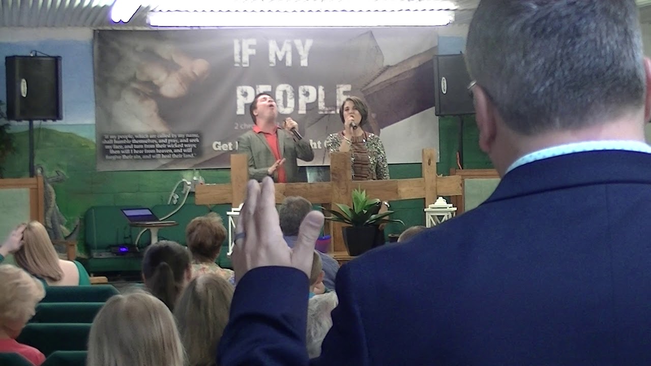 Homecoming Cj and Calyn Shetley Singing - YouTube