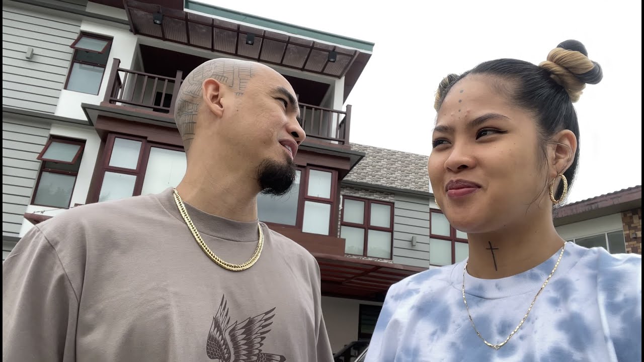 La Bruha - 2 Phones - YouTube