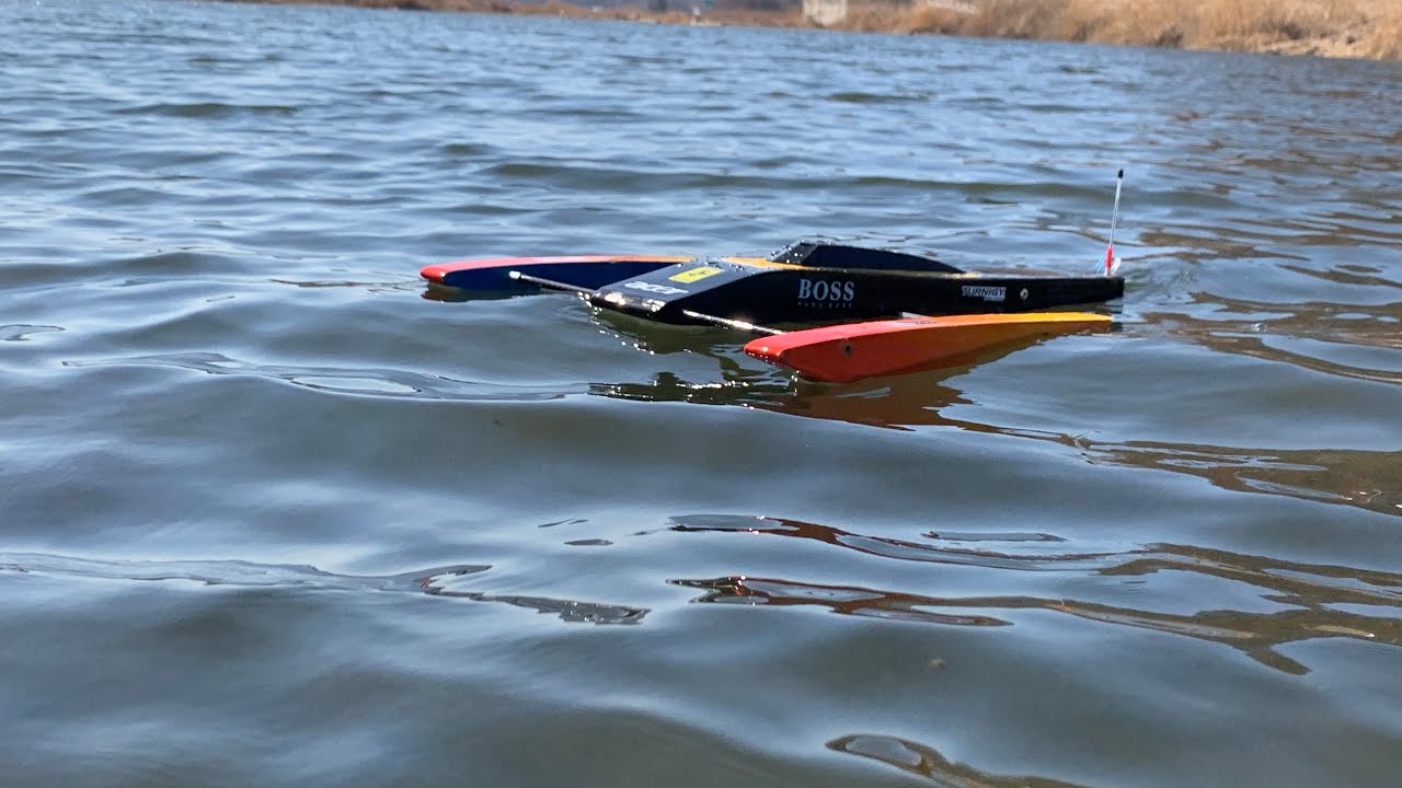 Rc boat outrigger sss 3674 3500kv 4s - YouTube