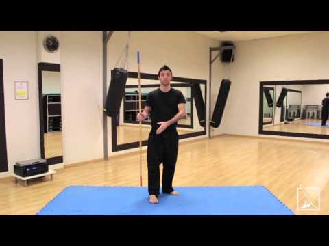 Martial Arts Tutorial - Bastone - Maneggio 8 avvitato a una mano verso l'alto