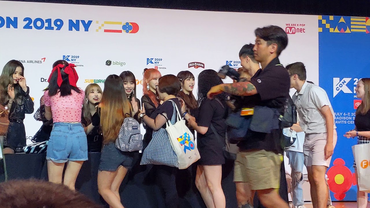 [FANCAM] 190706 IZ*ONE Hi Touch segment (small part) KCON NY 2019's ...