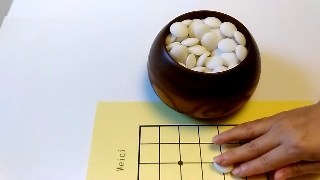 How to hold and play a Go stone (Slow Motion, NO sound) Gesture - YouTube