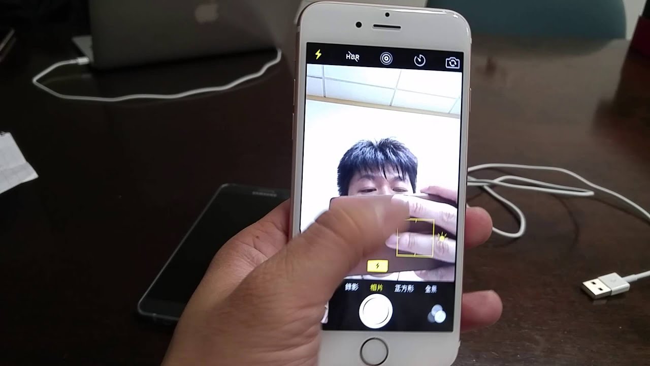 iPhone 6S 及 iPhone 6S Plus Retina Flash 功能示範 - YouTube
