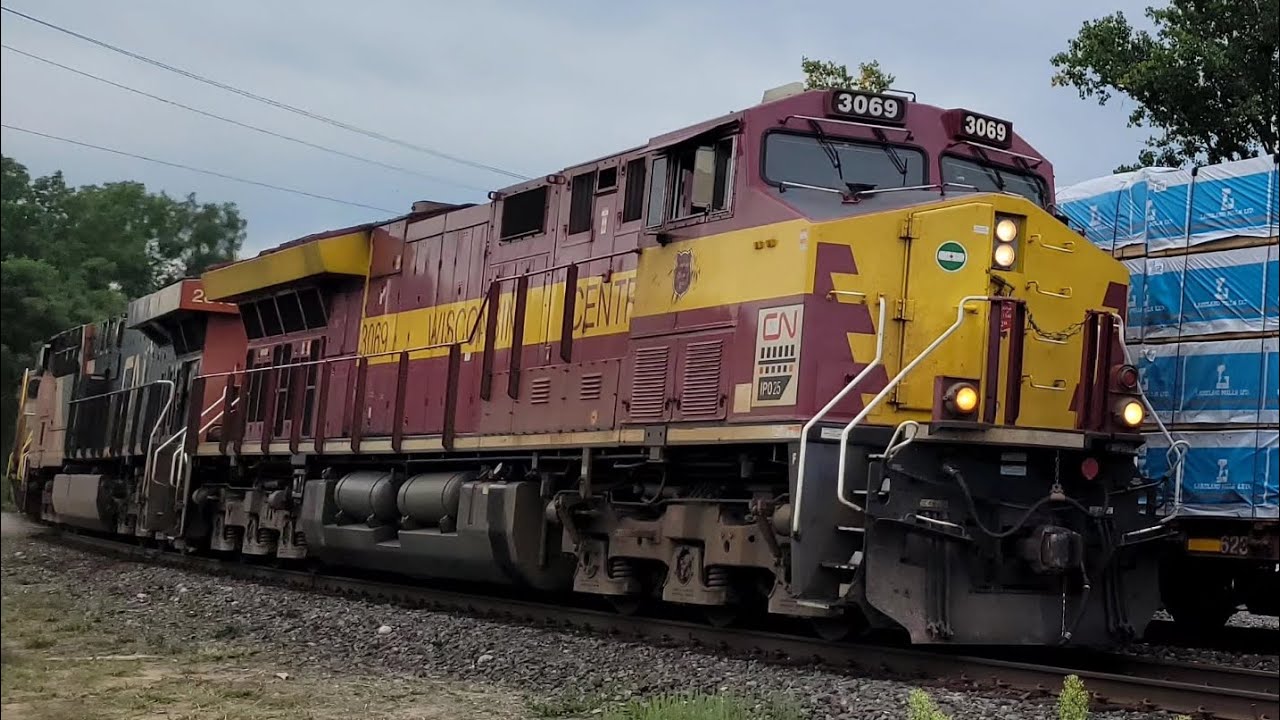 (Capture #2) (Train Meet!!) CN X397 - 3069/2813/2775 And CN 384 - 8935 & IC 2723 In Paris ...