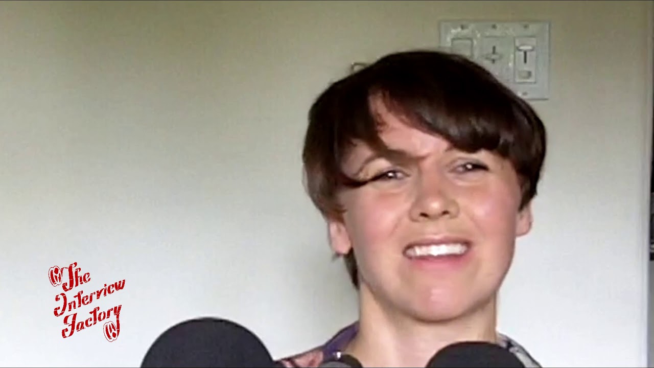 Arcade Fire's Sarah Neufeld dissects the magic of the band. - YouTube