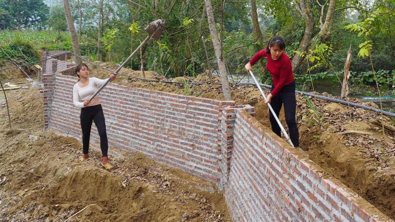 Fill the soil next to the built pond wall - Transport soil and fill ...