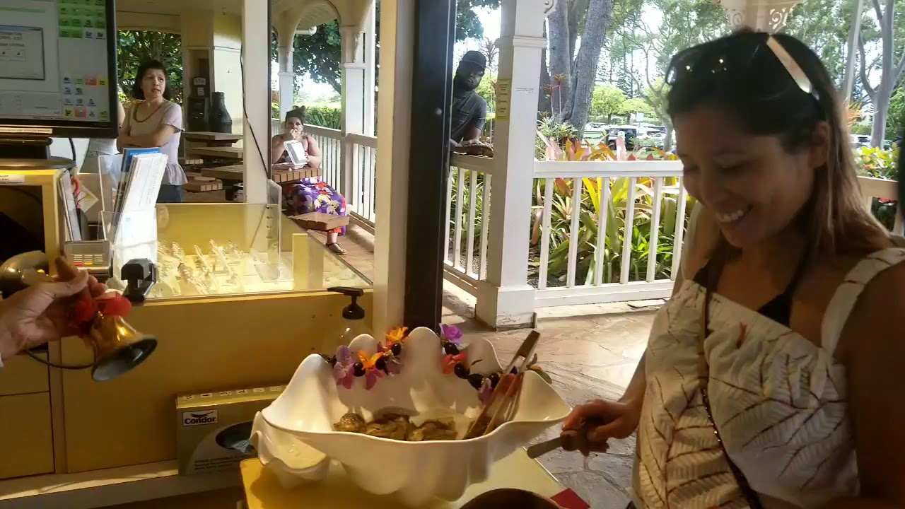 Harvesting for Pearls. Dole plantation. - YouTube