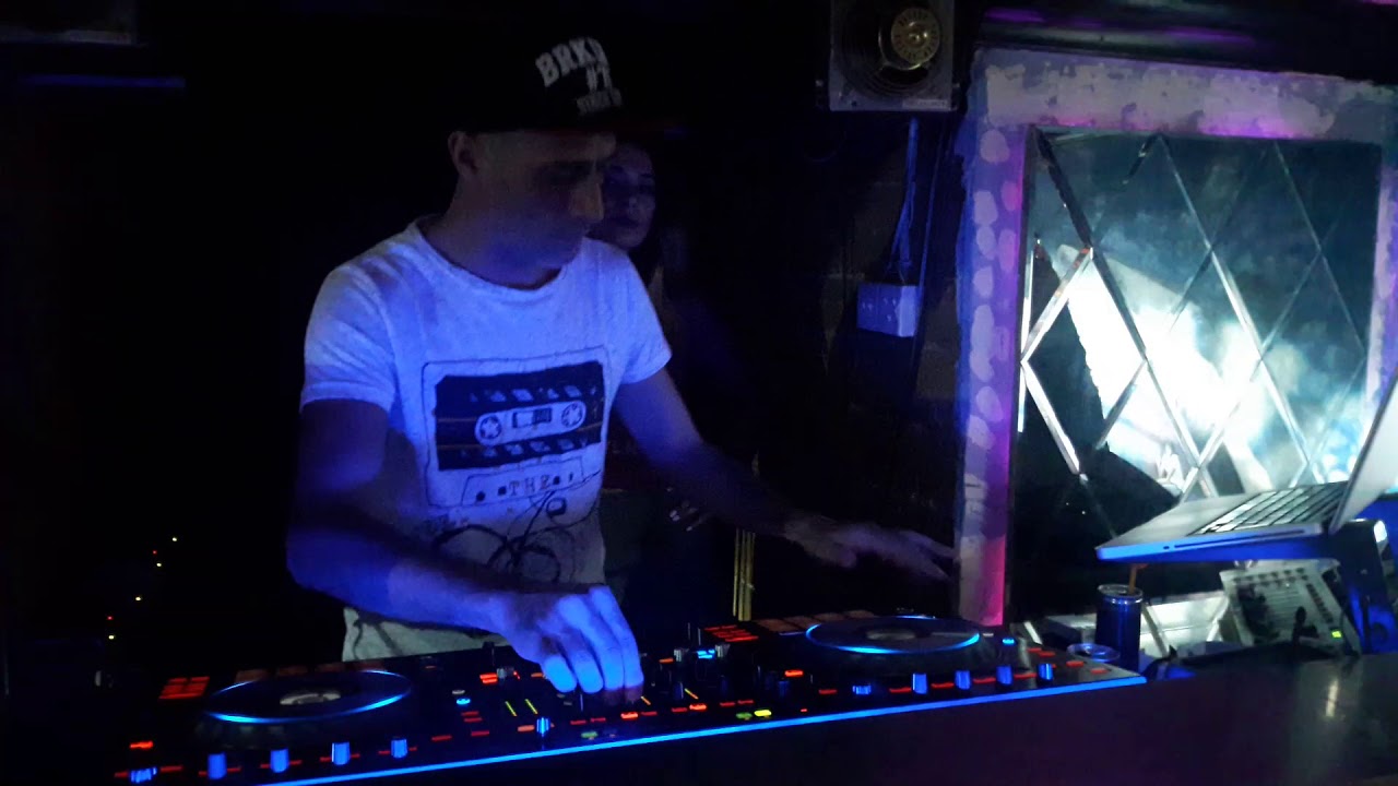 Status club baku - YouTube