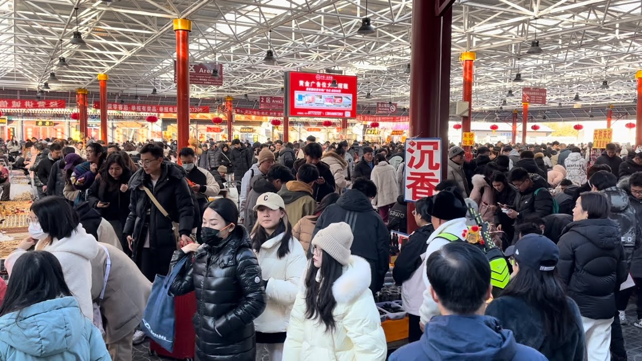 China's Largest Flea Market: Panjiayuan Antique Market Beijing - YouTube