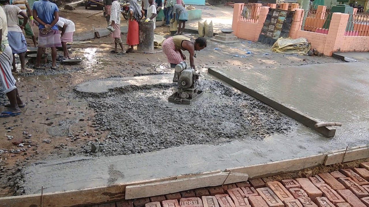 Surfacer (Vibrator) use in PCC road construction - YouTube