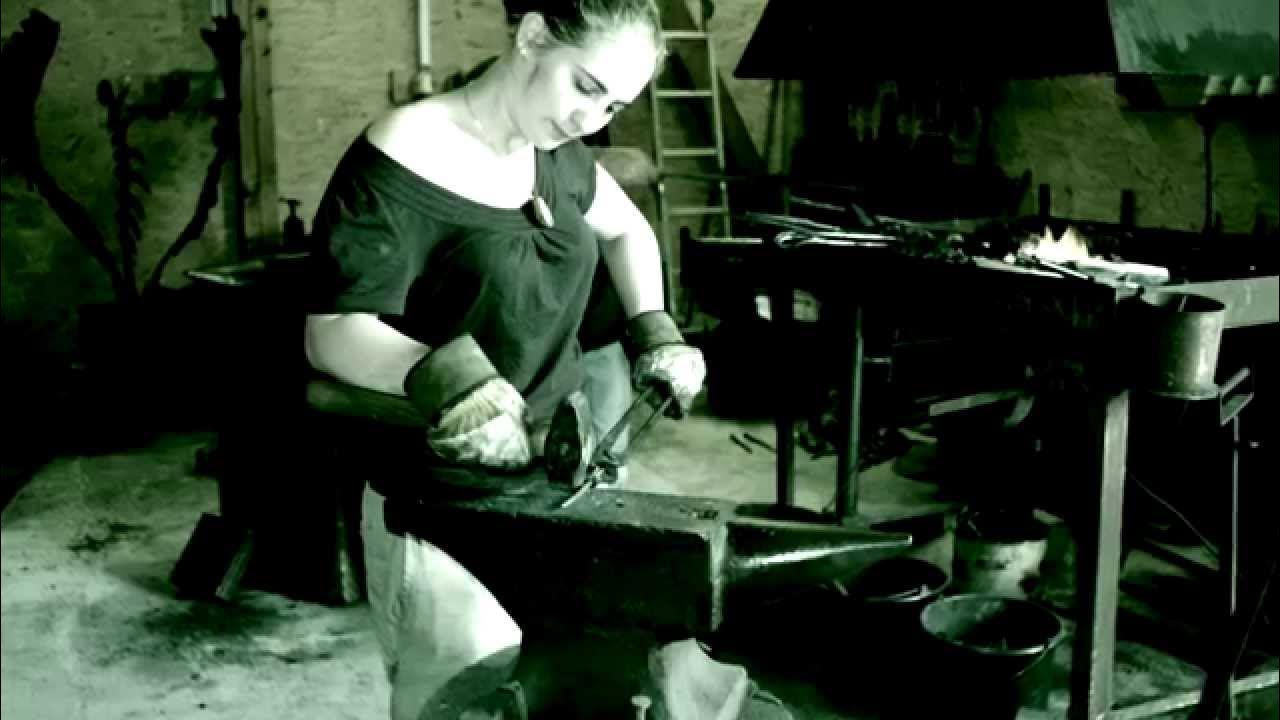 Schmiedekurse - Mittelalter/LARP - in Niedersachsen - YouTube