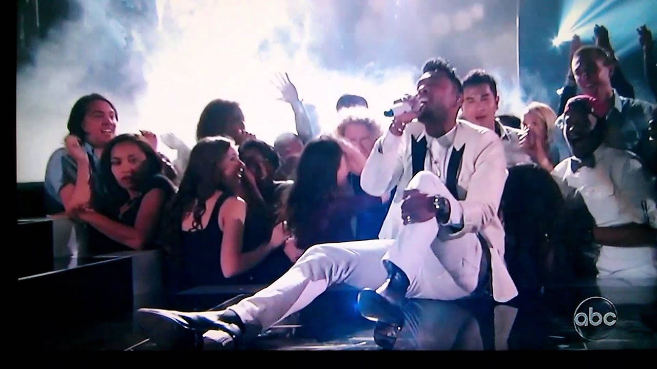 Miguel Stage Jump - YouTube