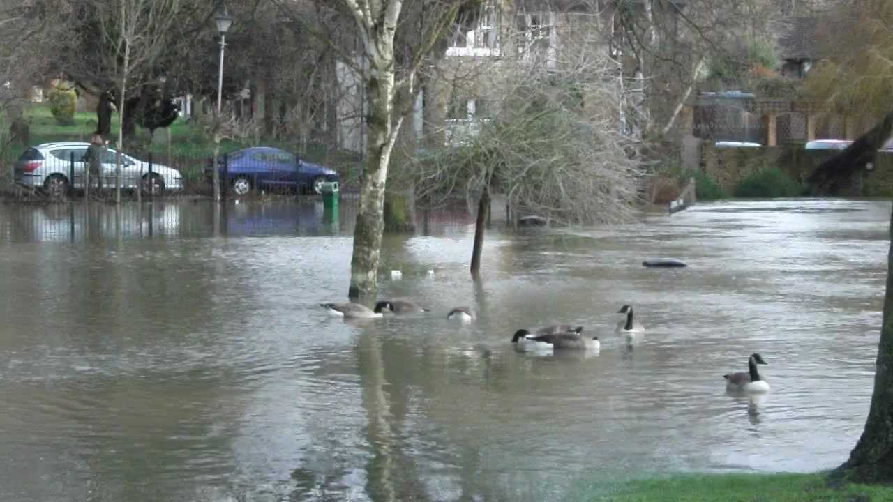 thames staines flooding lammas park december 2012 23 - YouTube