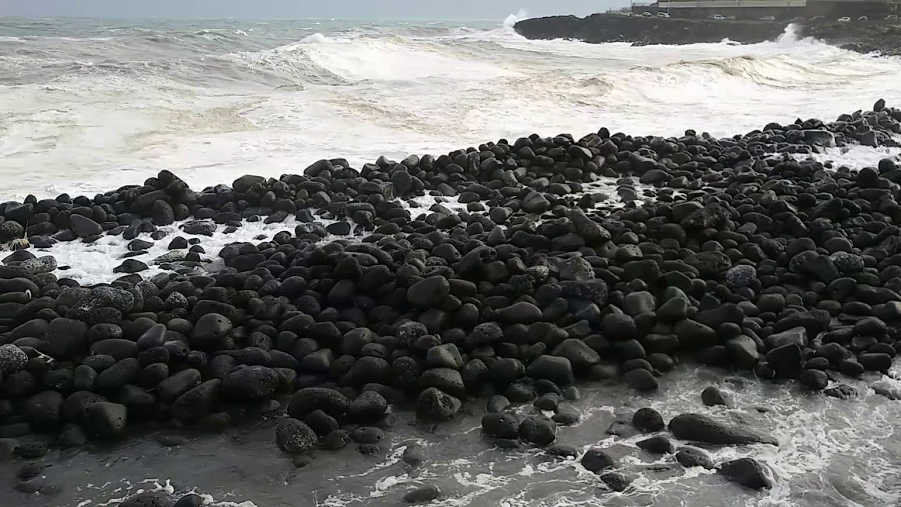 mareggiata Catania - big sea waves Catania Sicily 24-02-2019 - YouTube