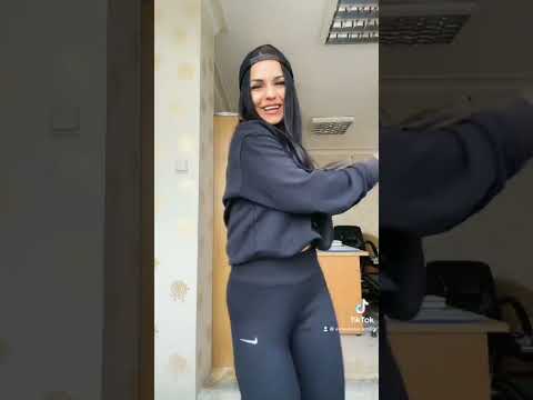 Göbeği Açık Dar Taytlı Esmer Hatun Çok Fena Kıvırtarak Oynuyor #romanhavasi #romanlar #roman #keşfet