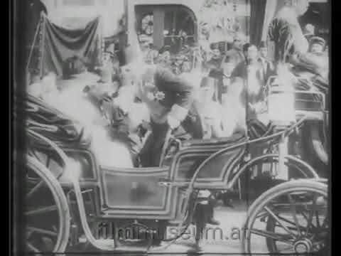 Cihan Padişahı Sultan Vahdettin az daha at arabasından düşüyordu.