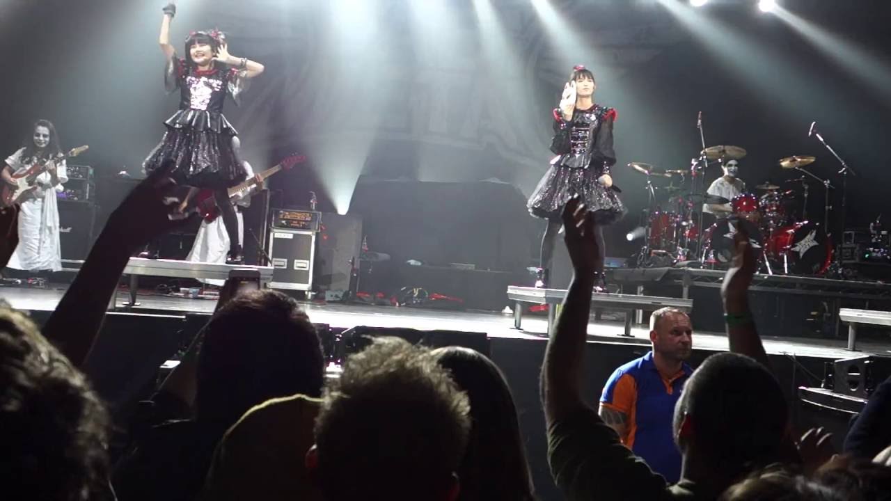 Babymetal - Megitsune @ O2 arena, 5th of December 2016 - YouTube