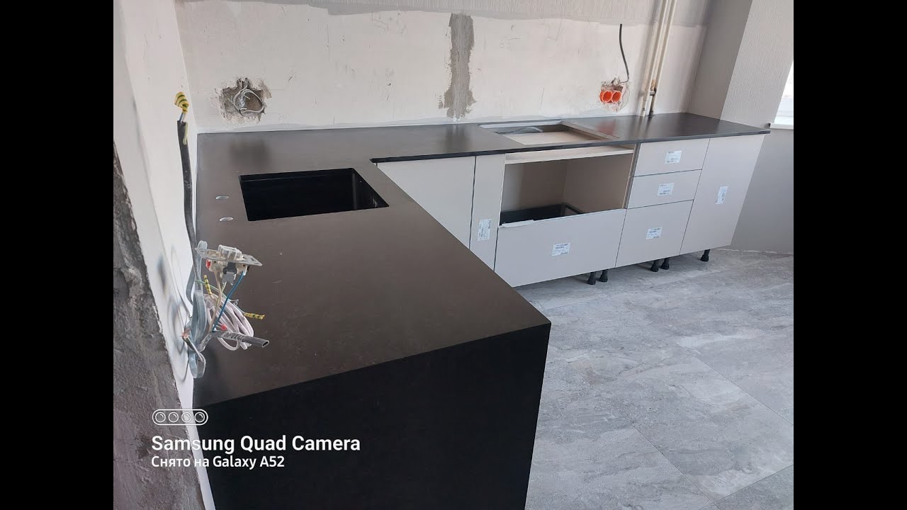 Черная столешница из искусственного камня Caesarstone 5810 Black Tempal ...