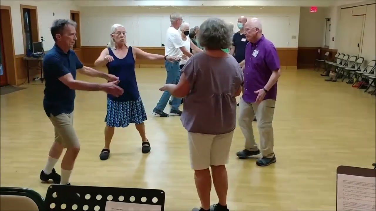 Inkling's Romp English Country Dance - YouTube