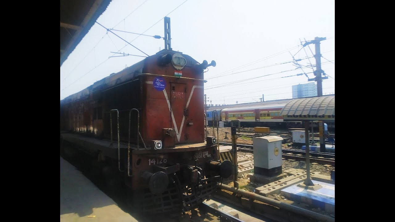 Amritsar Mail arrives at HOWRAH Jn | Mumbai Mail Shunts with WDM 3A ...