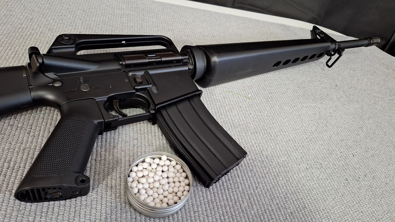 Electric M16 Airsoft Rifle Overview – American Male Model - YouTube