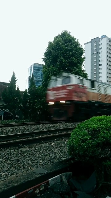 KA 68. RELASI BANDUNG- SURABAYA GUBENG #keretaapi #train - YouTube