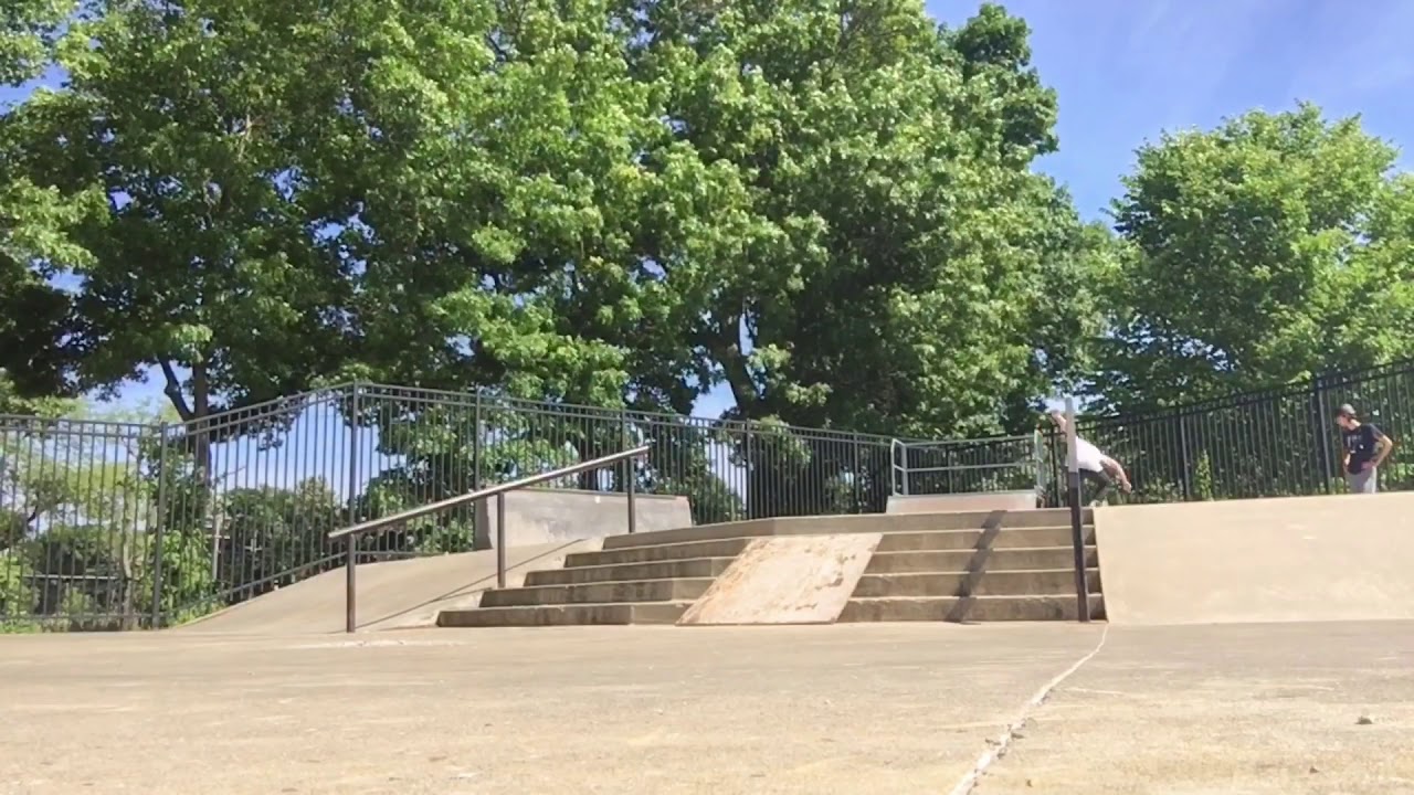 A short skate montage of a bad skater - YouTube