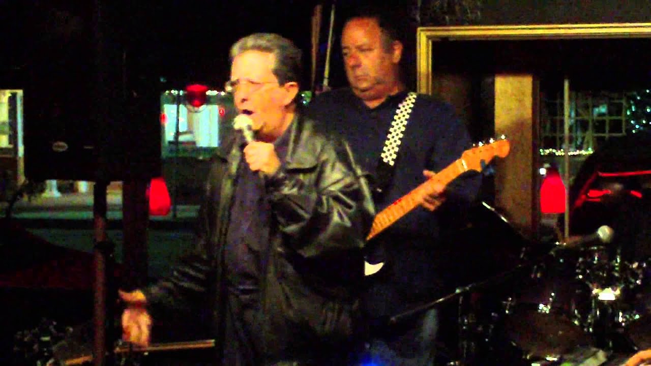 Comedian Perry Kurtz Sings an Improvised Blues Song - YouTube