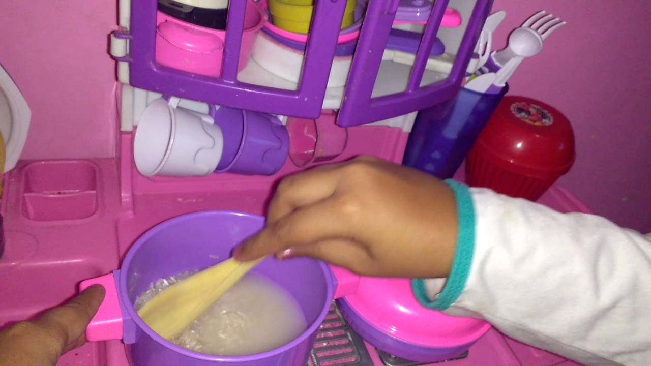 Mostrando minhas panelinhas novas +fazendo comida para as babys . - YouTube