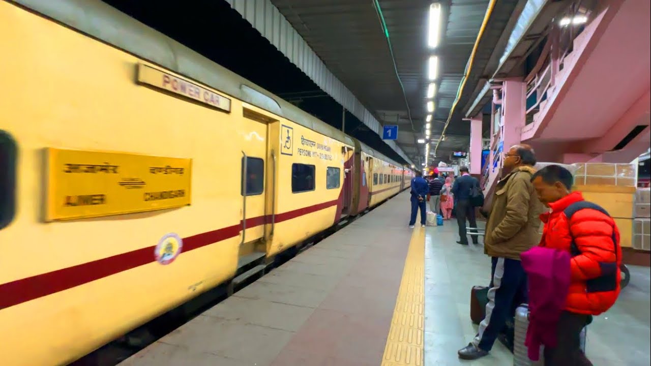 Ajmer Chandigarh Utkrisht Garibrath Express Arrving Jaipur Railway ...