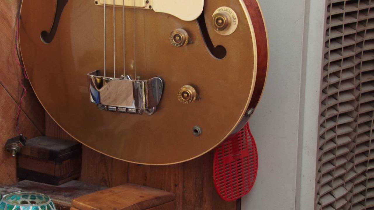 1973 Les Paul Signature Gold Top Bass - YouTube