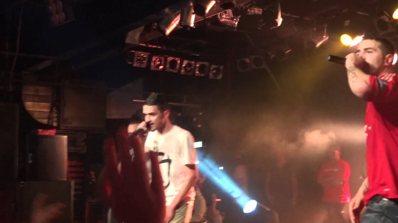 Bushido & Fan Rappen "Zeiten ändern Dich" 29.4.2012 - YouTube