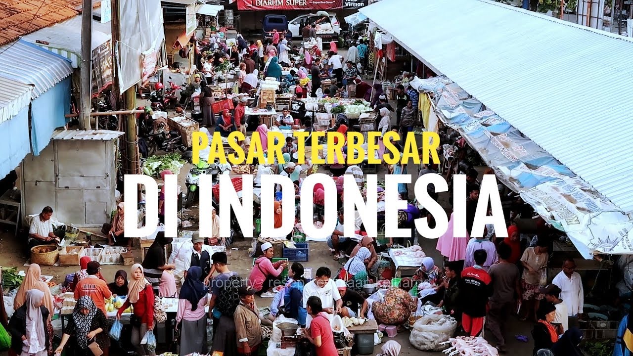 Indonesian Traditional Big Market - Aktifitas Pedagang Pasar Comal Pagi ...