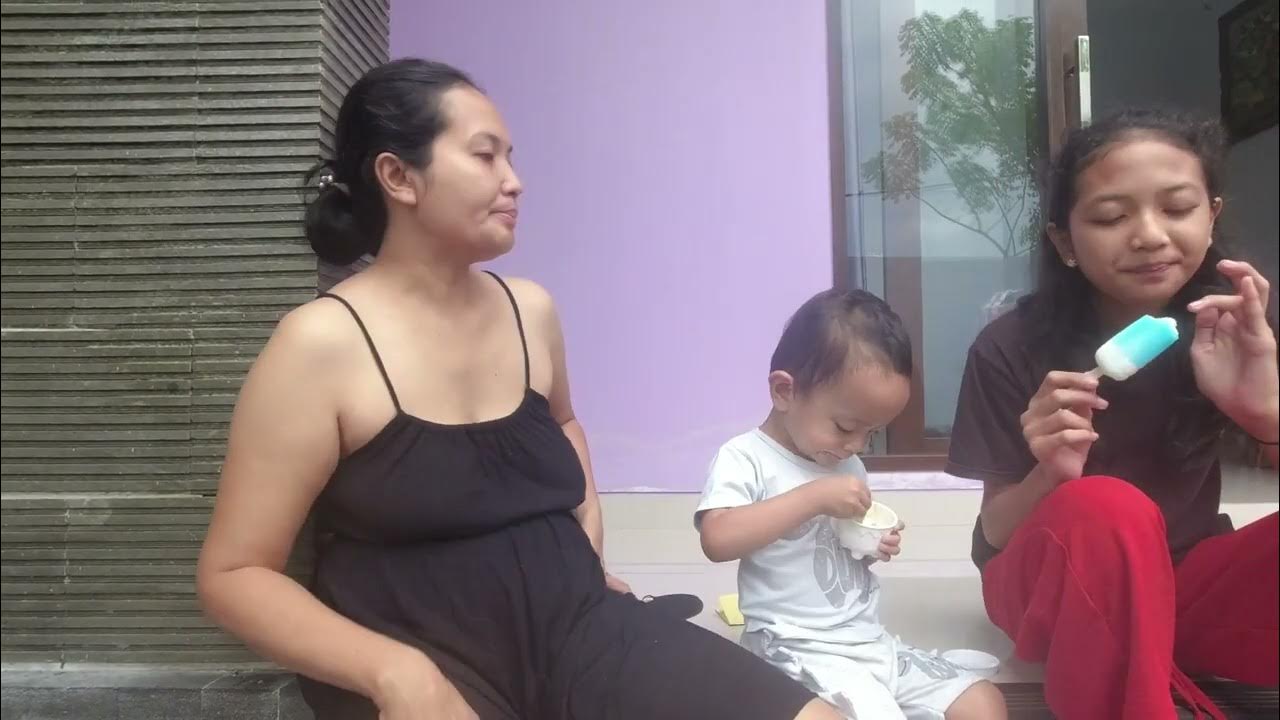 Makan Ice Cream di sore hari - YouTube
