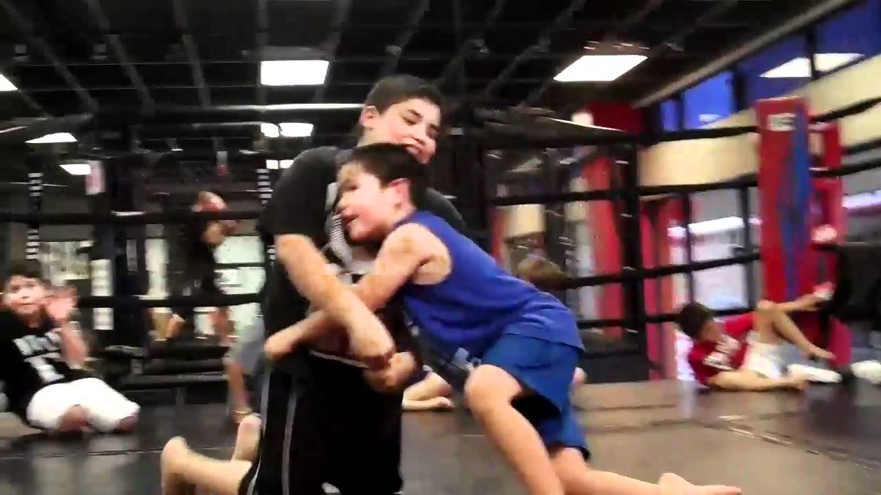 4OZ Fight Club Kids MMA P3 - YouTube