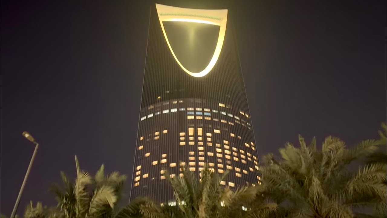 Kingdom Tower Centre | World's 3rd Tallest Building | 4K | Riyadh ...