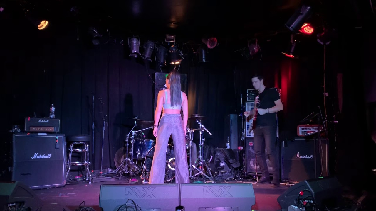 Fuego - Sole basaldua live at VIPER ROOM - YouTube