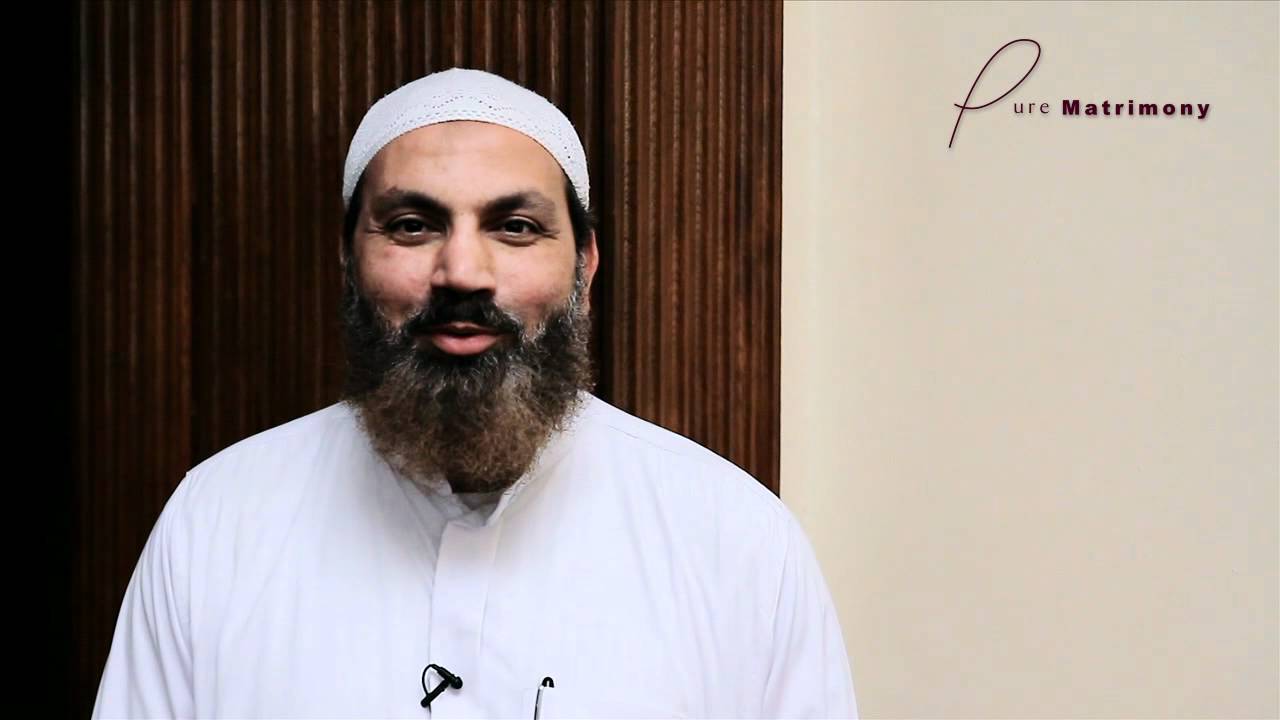 Alaa El Sayed congratulating one of the many marriage success stories ...