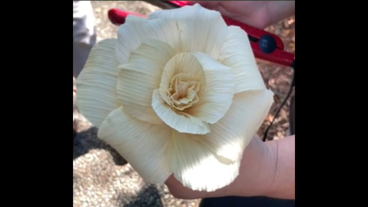 Tutorial Flores de hojas de elote / DIY how to make flowers from corn ...