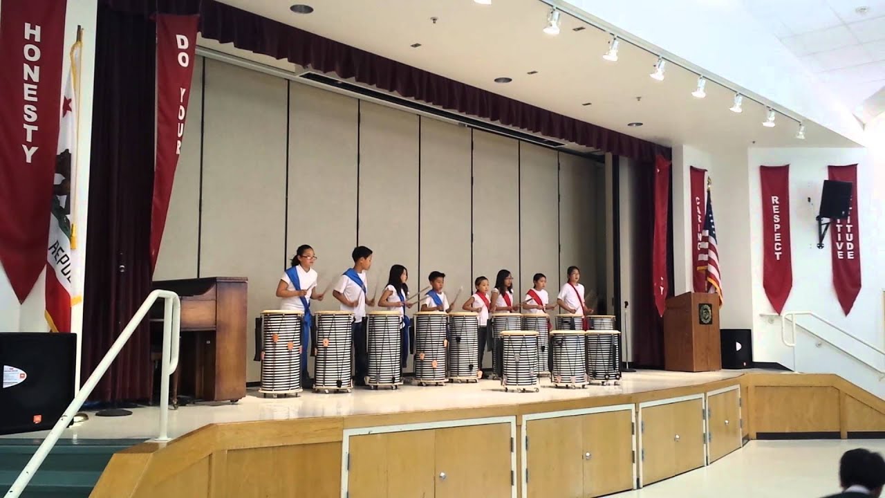 James Dougherty Elementary School 탤런트쇼 난타 공연 - YouTube