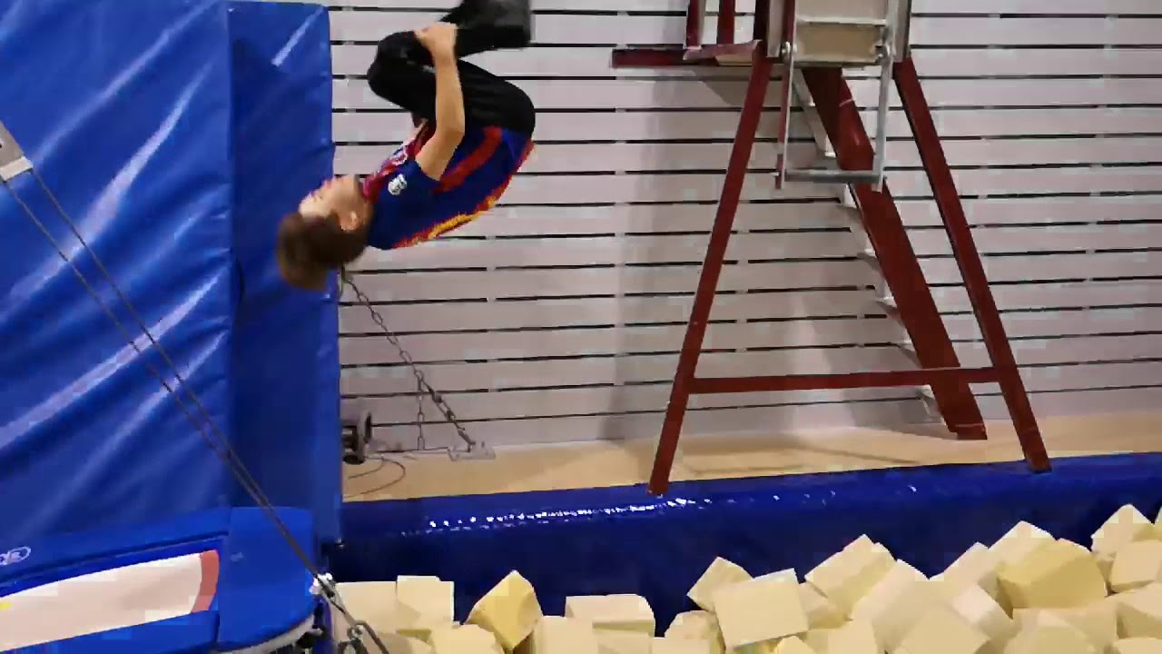 Gymnastics Jonathan. Double summersault. - YouTube