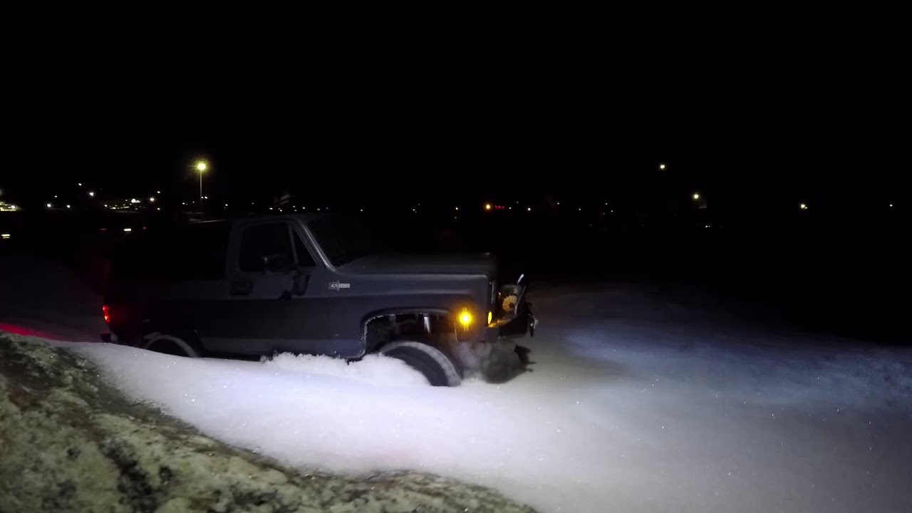 403RC - RC4WD TF2 Chevy Blazer in the snow - YouTube