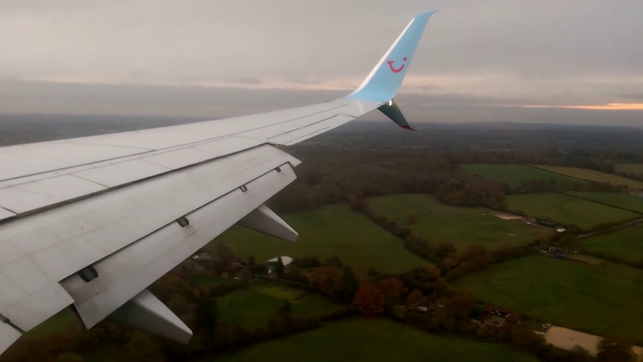 TUI Flight TOM607 landing at London Gatwick Airport (LGW) - YouTube