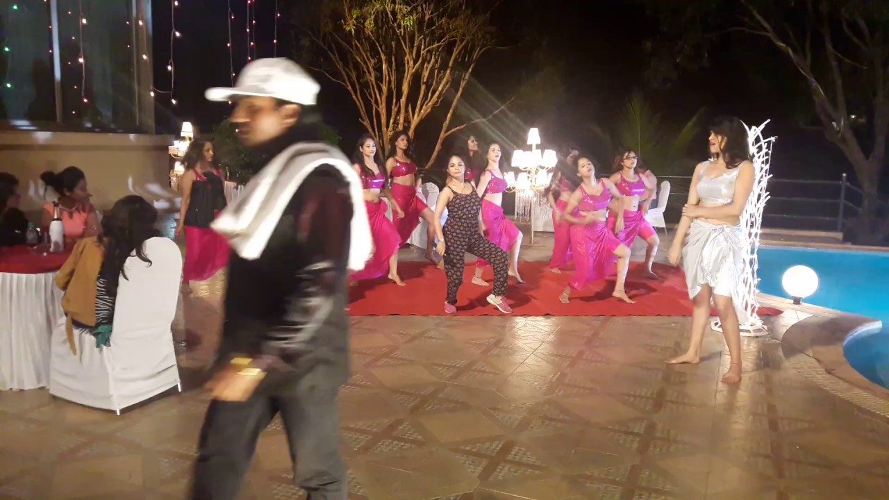 Item song with Rani Chatterjee - YouTube