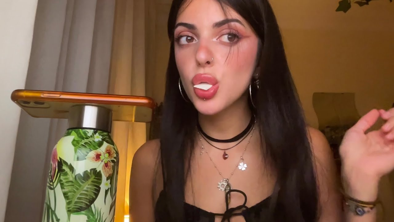 ASMR🫧 mascando chicle mientras hablo ( MOUTH SOUNDS)♥️ - YouTube