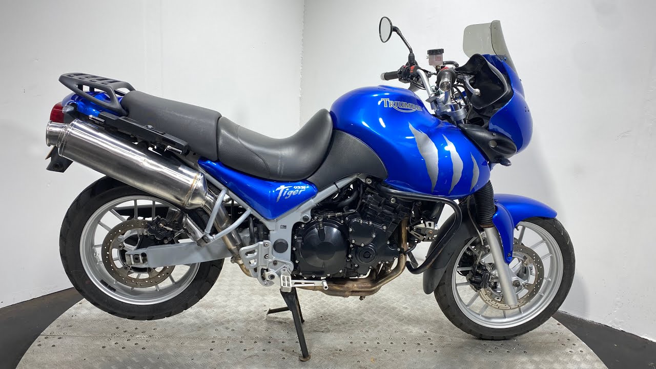 TRIUMPH TIGER 955 2006 41K WALK AROUND - YouTube