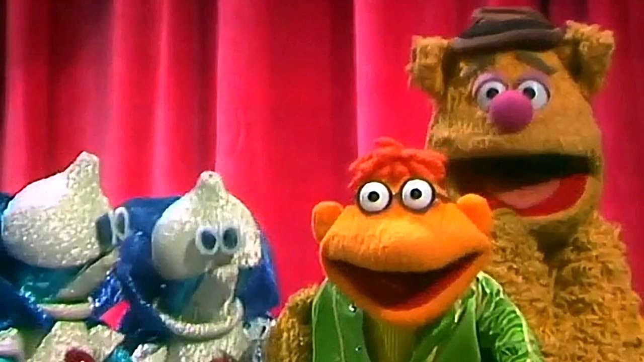 The Bizarre Meteorite Incident on The Muppet Show - YouTube