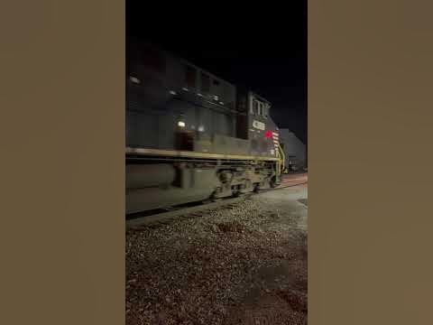 NS 3072 Ex N&W GP40-2 & NS 703 Ex Penn Central GP38 trail on NS 170 by downtown London, OH - YouTube